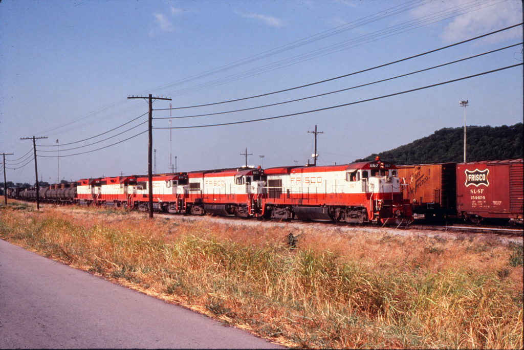 B30-7 867, U30B 845, U28B 811, GP38-2 461 and GP38AC 636 » Frisco Archive